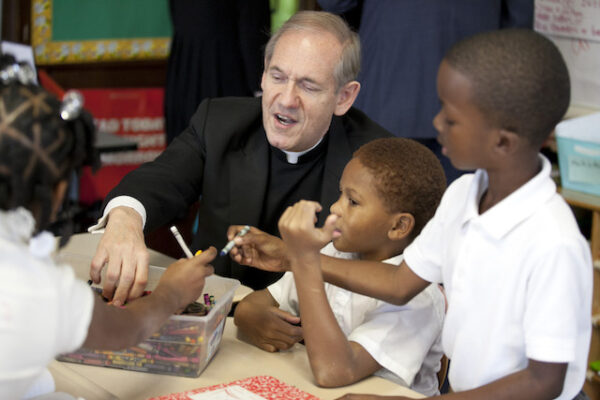 Monsignor Kenneth Velo – Fra Noi